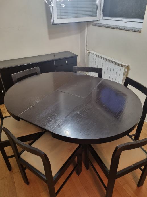 Okrugli drveni stol na razvlačenje s 6 stolica