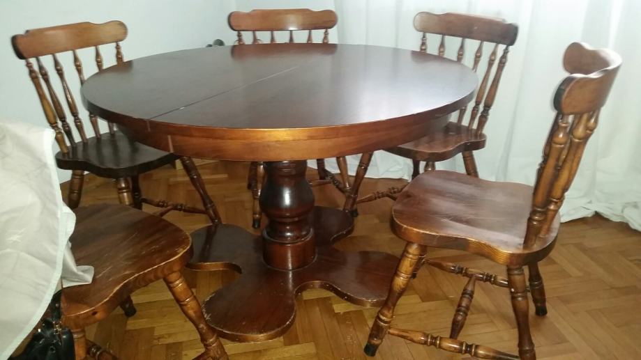 okrugli drveni stol na razvlacenje