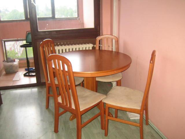 Okrugli kuhinjski stol