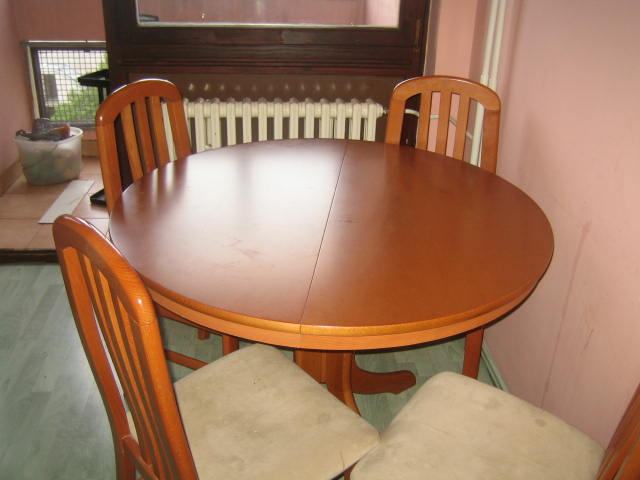 Okrugli kuhinjski stol