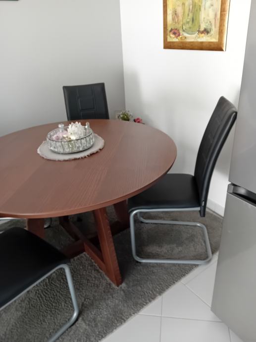 Okrugli stol + 4 stolice