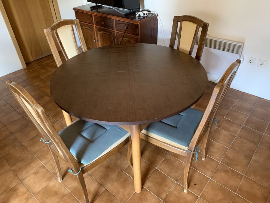 okrugli stol na razvlačenje i 4 stolice