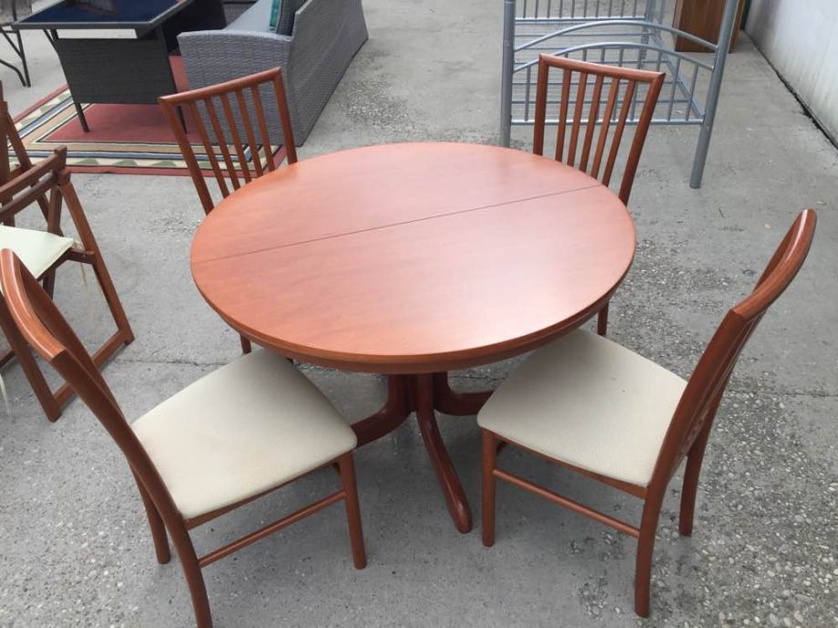 Okrugli stol na razvlačenje sa 4 stolice