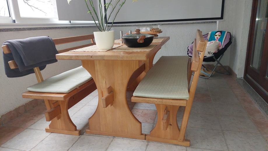 Prodajem komplet drveni stol i dvije klupe, vel. 160x70