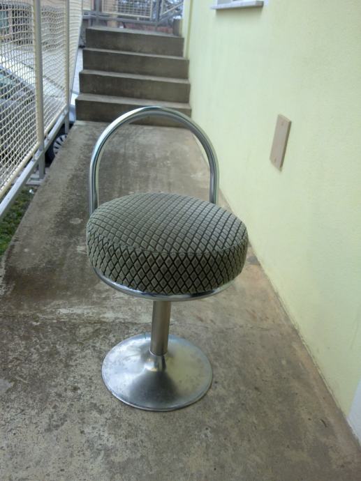 prodajem male stolice