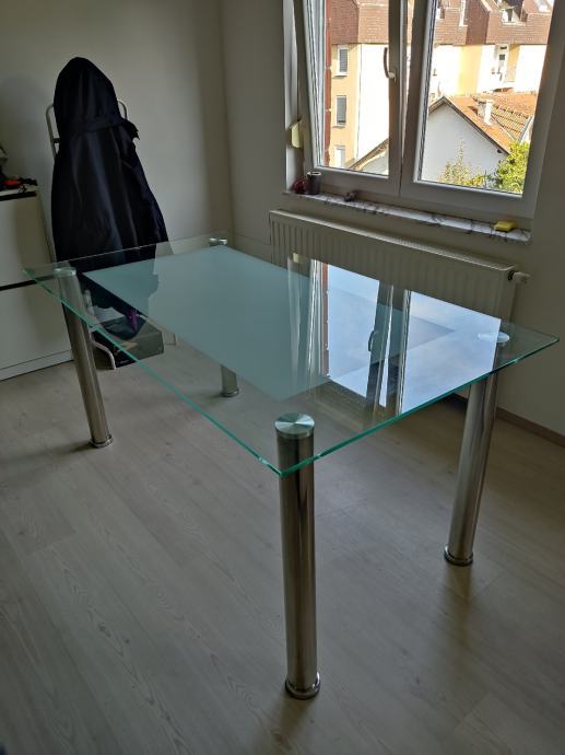 Stakleni stol, HITNO!