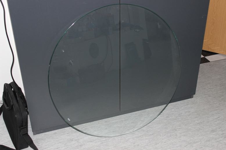 STAKLO kaljeno za stol