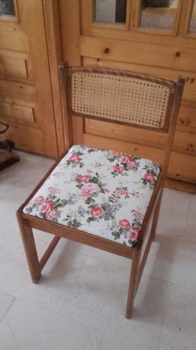 Stare drvene stolice