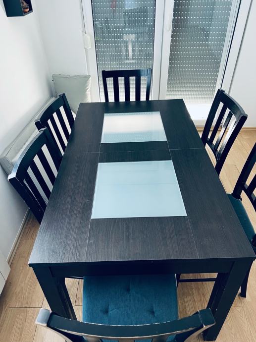 Stol i šest stolica