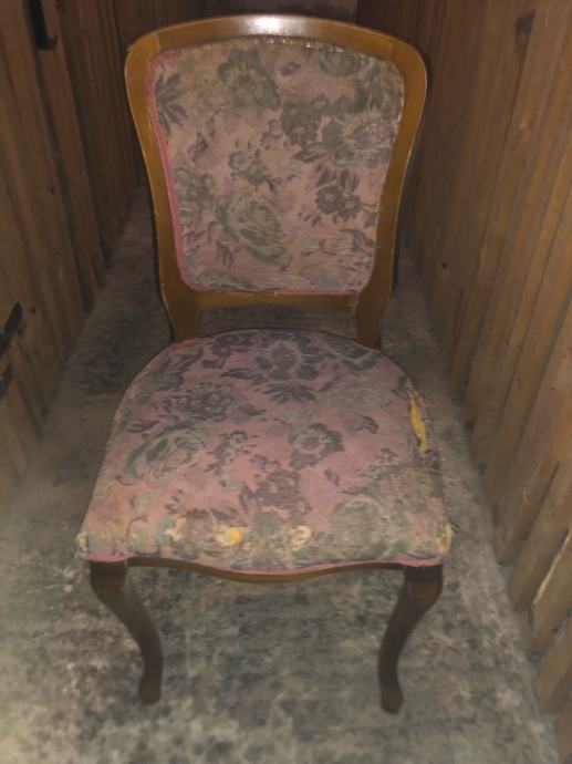 Stolica plus stol iste firme staru 50 godina ima ispod stolice papir n