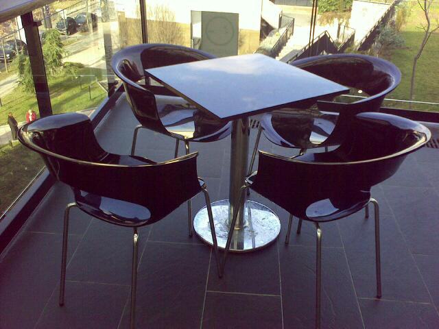 Stolovi i stolice za caffe bar