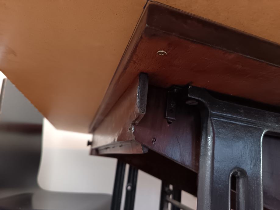 Unikatni custom made stol