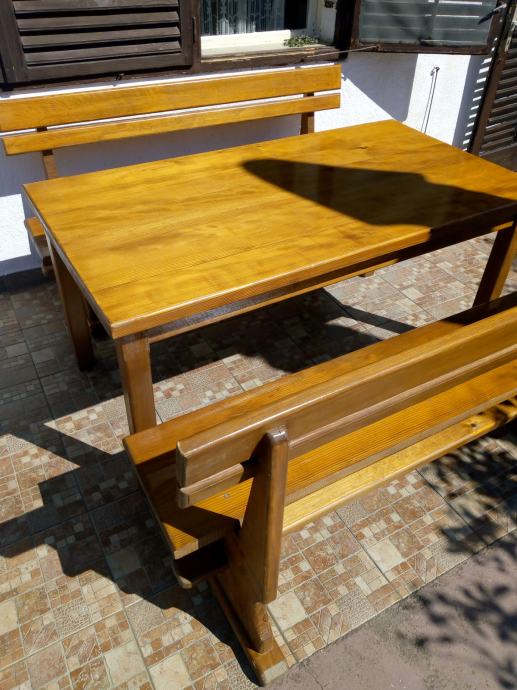 Vanjski drveni stol i klupe