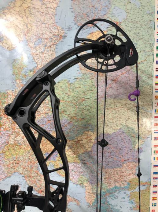 Bowtech Realm X compound luk lovački