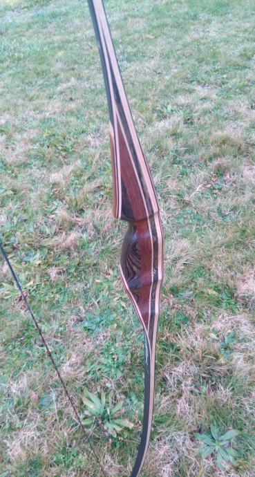 Buck Trail Black Hawk 68 inča 35 lbs kao novi+strijele itd.