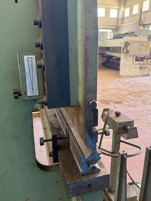 Apkant preša Jelšingrad HAPA 3000 mm x 80t