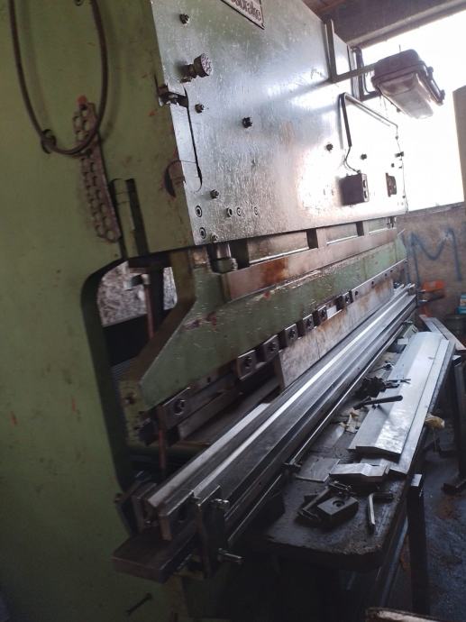 Lot strojeva(škare za lim, apkant preša, ekscentar preša, bušilica)