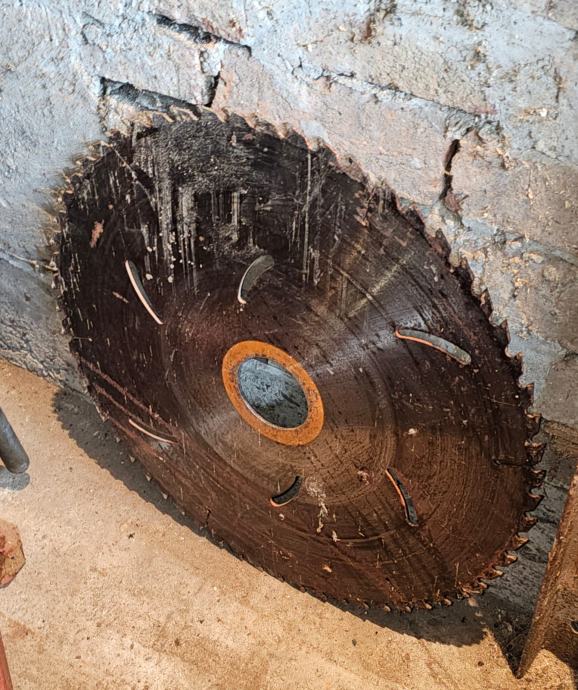 CIRKULAR ZA REZANJE DRVA