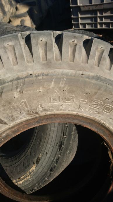 Guma 11.00 R20