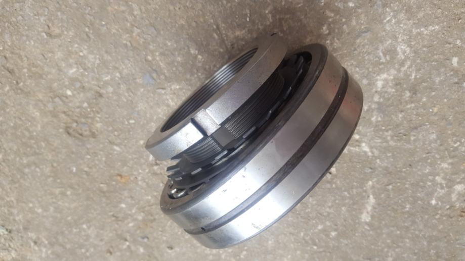 Ležajevi SKF 22218 i zatezna ljuska SKF 318h