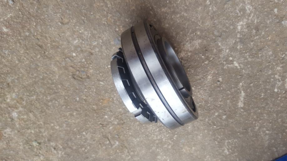 Ležajevi SKF 22218 i zatezna ljuska SKF 318h