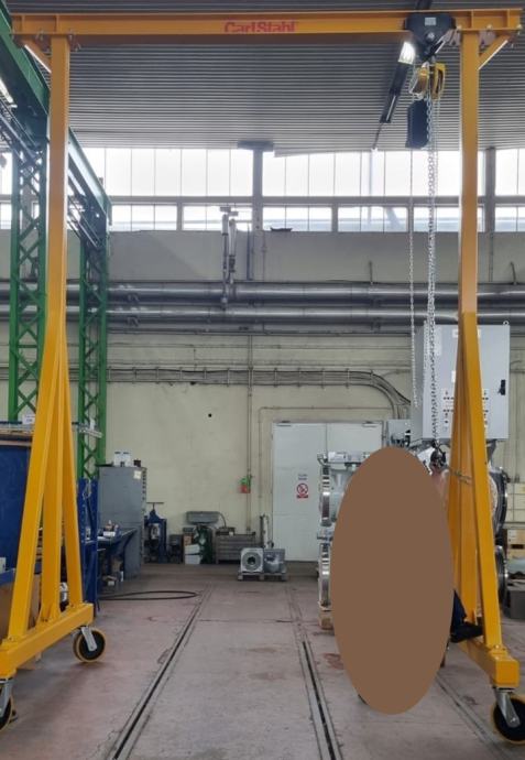 MOBILNI PORTALNI KRAN SA LANČANOM DIZALICOM I KOLICIMA