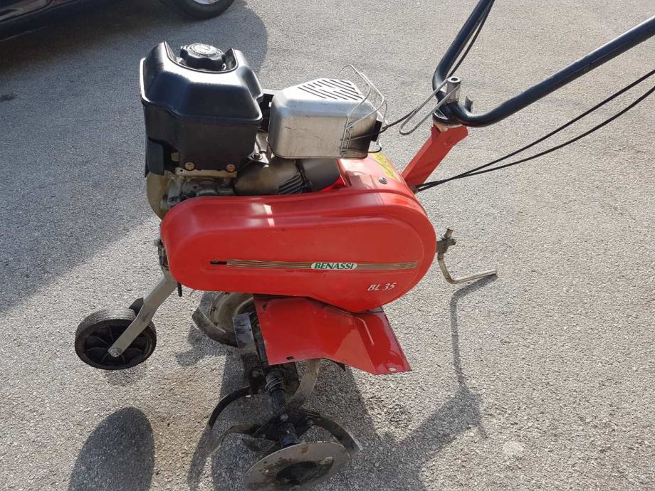 Motorna kopacica Benassi BL 35