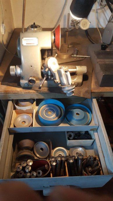 NAGIBNA BRUSILICA SA OPREMOM (trofazna)