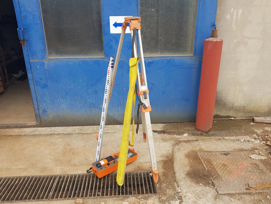 Nivelir + tronožac + letva (geodetska oprema), 2002. god