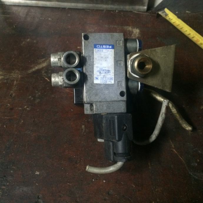 Pneumatski elektromagnetni razvodnik, ventil
