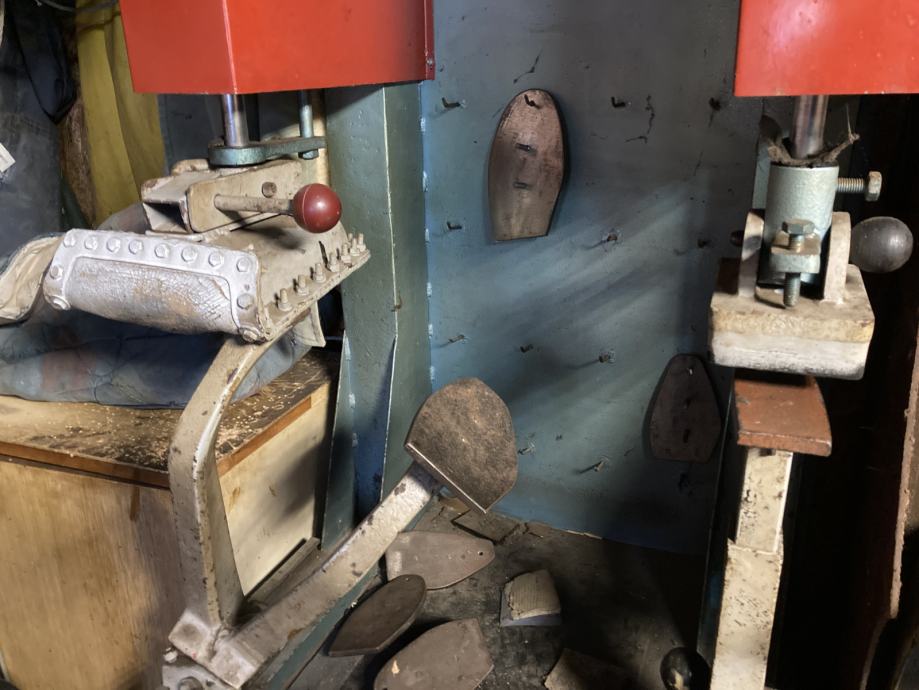 Postolarski strojevi