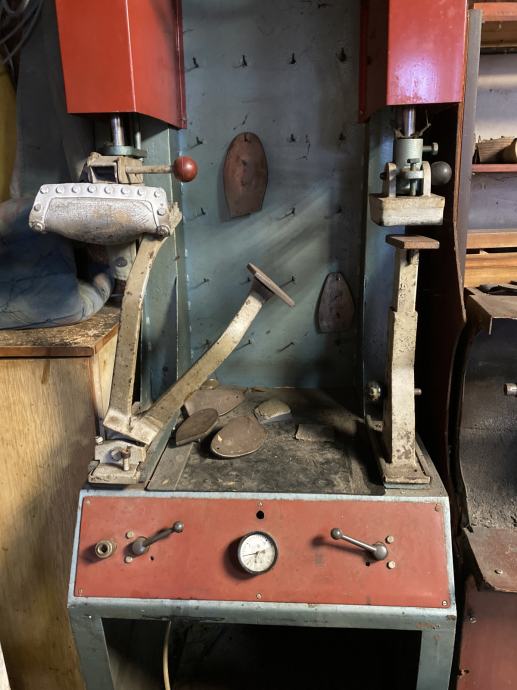 Postolarski strojevi