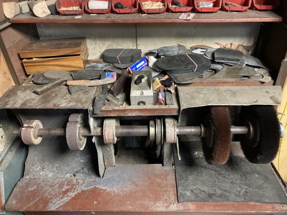 Postolarski strojevi