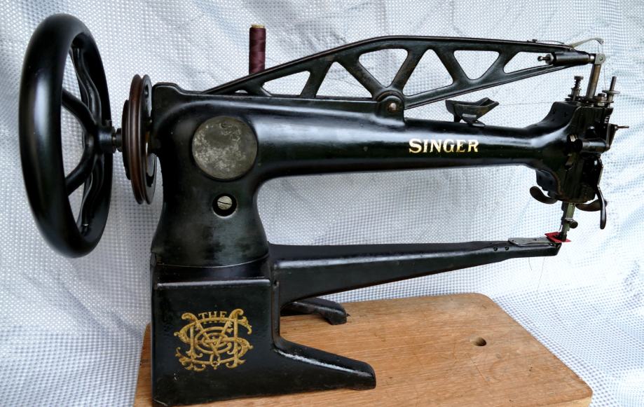 Šivaća mašina,cilindrica SINGER 29K-56, za kožu i obuću, ispravna