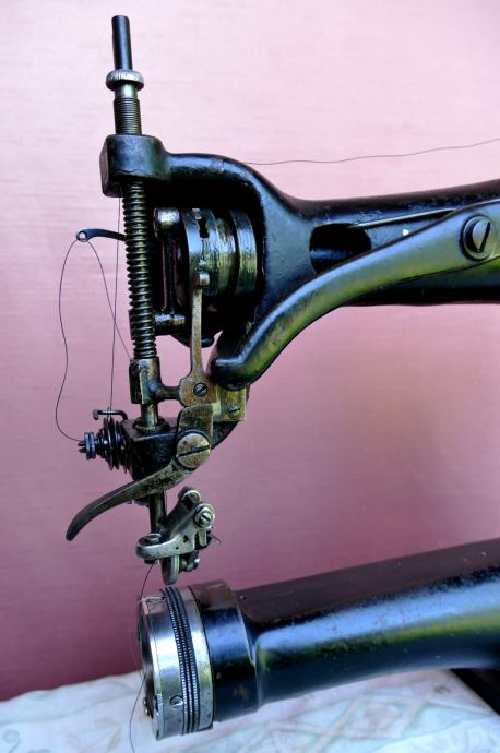 Šivaća mašina za kožu SINGER 18-3,postolarska mašina, ispravna