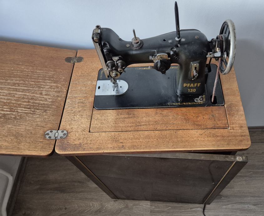 šivaća mašina PFAFF 130