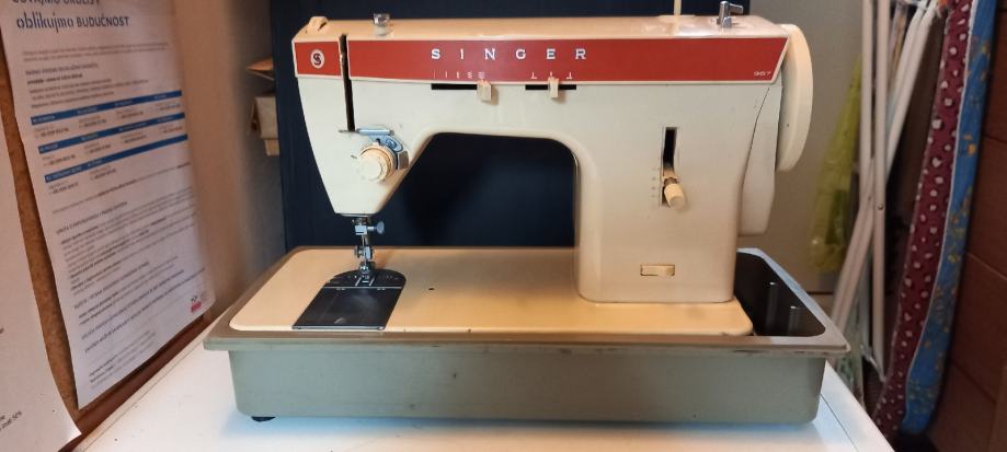 Šivaća mašina Singer 367 sa koferom