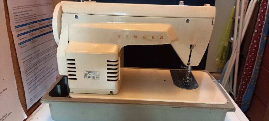 Šivaća mašina Singer 367 sa koferom