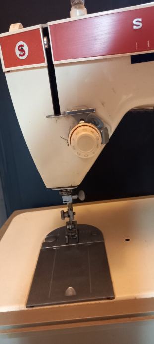 Šivaća mašina Singer 367 sa koferom