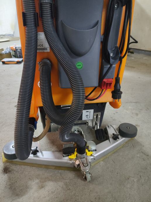 TASKI Swingo 755B(27) stroj za pranje,čišćenje i usisavanje podova