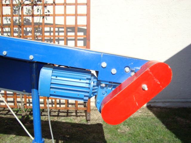 Trakasti transporter ( transportna traka )