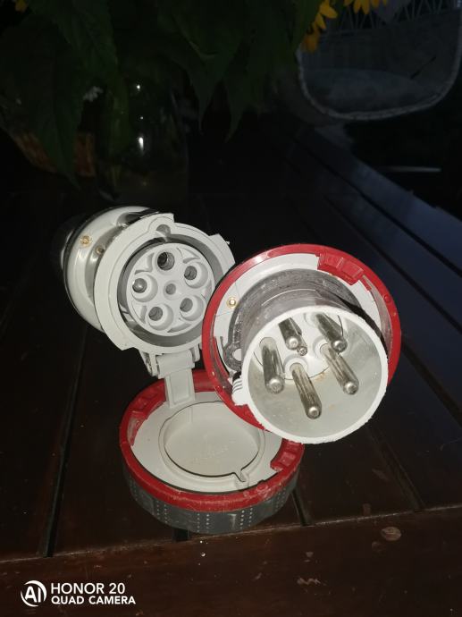 Utičnica i utikač 63 A