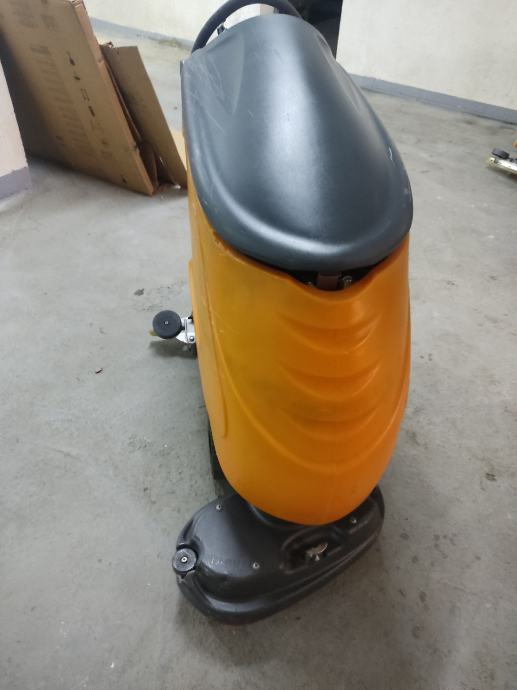 TASKI SWINGO 1250B -stroj za čišćenje i pranje podova (nove baterije )