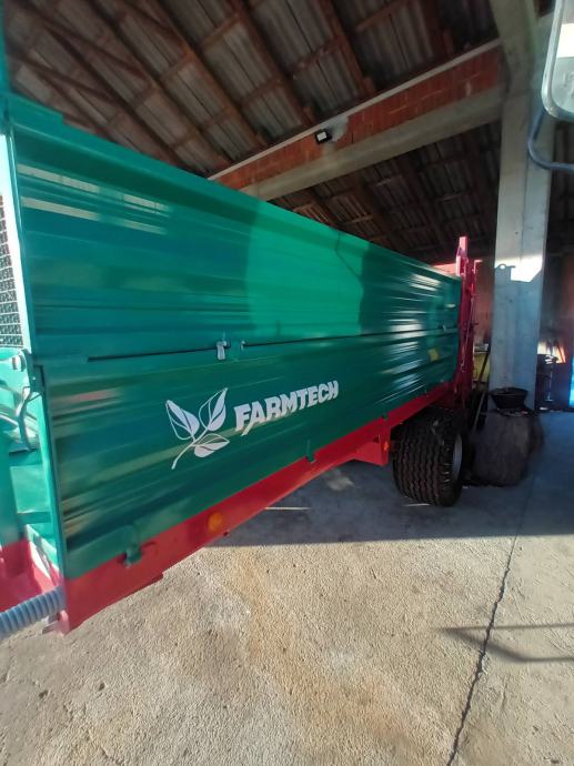 Farmtech razbacivač gnojiva Superfex 700 - NIKAD KORIŠTENA