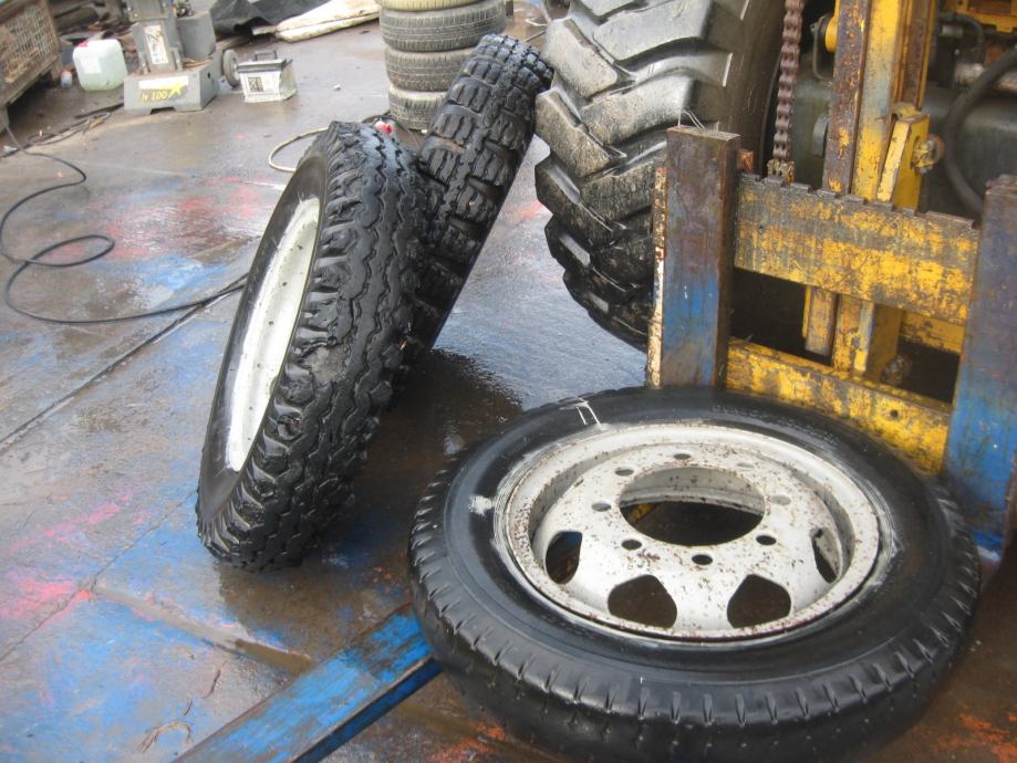 FELGE I GUME ZA PRIKOLICU PRODAJEM ILI MJENJAM