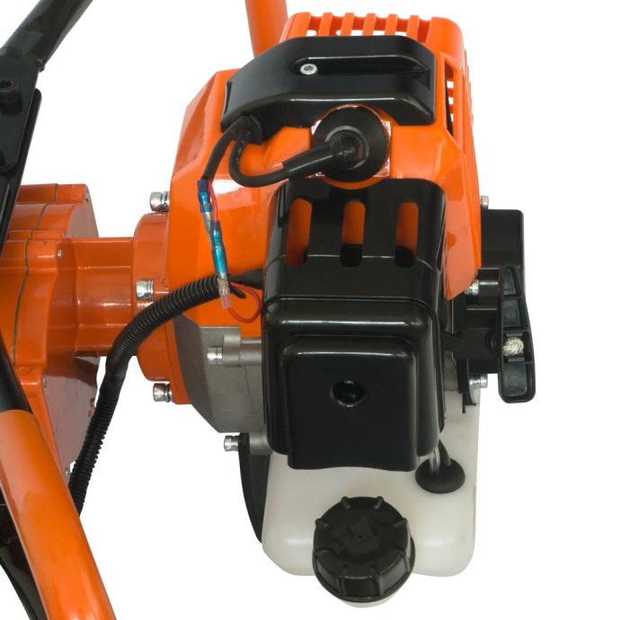 MOTORNI BUŠAČ RUPA ZA ZEMLJU