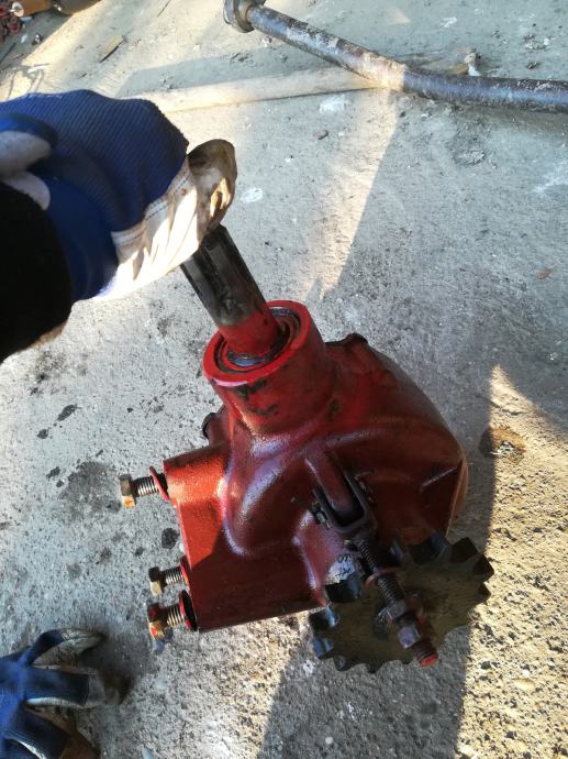 Reduktor od sip prikolice za sijeno