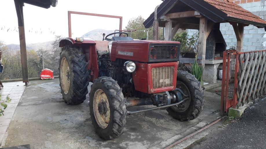Traktor Universal 340 DT