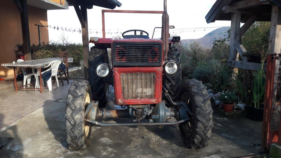 Traktor Universal 340 DT