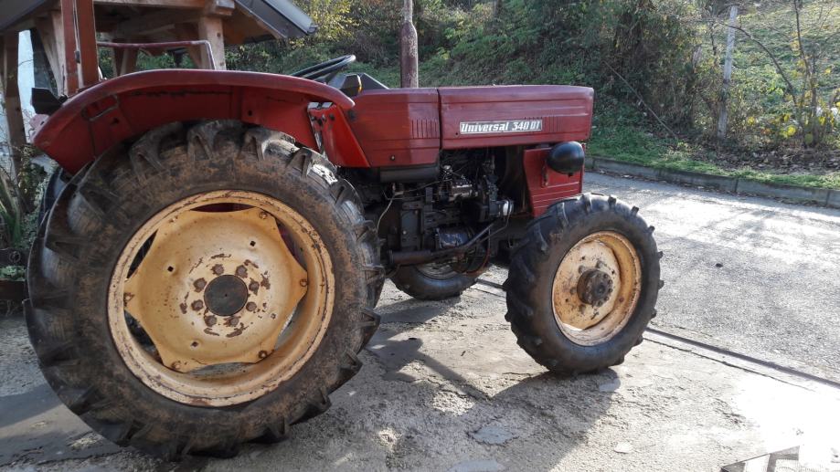Traktor Universal 340 DT